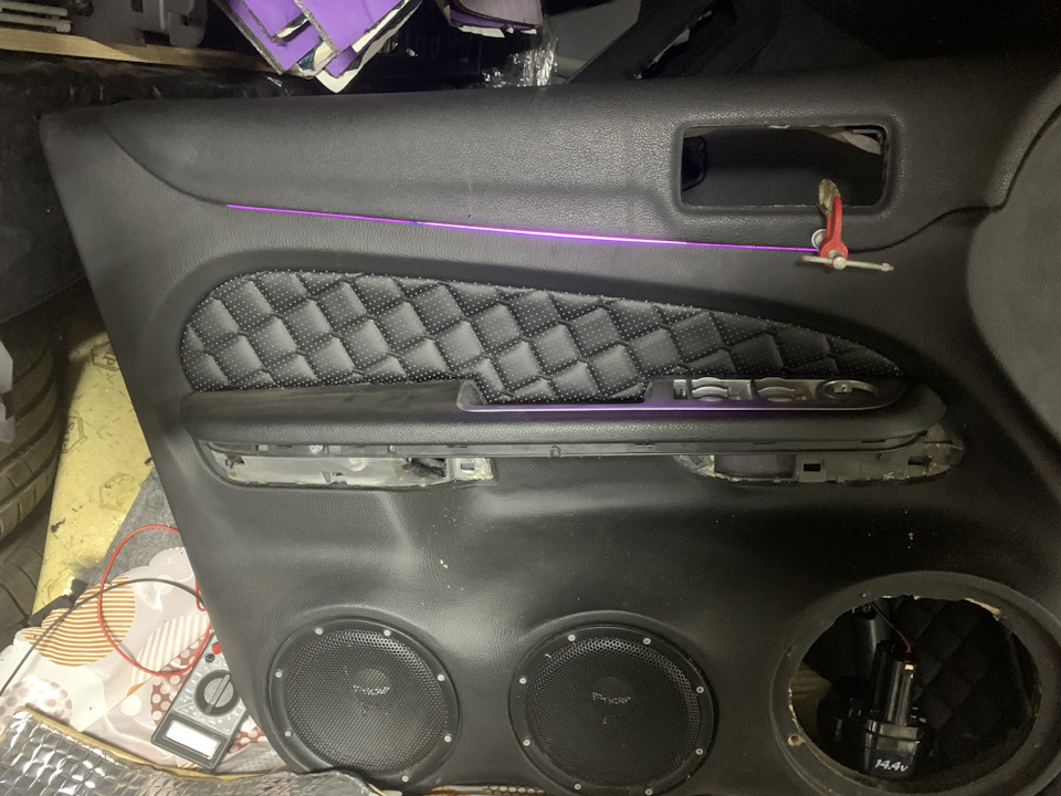 Амбиентная подсветка дверных карт — Ford Focus Wagon II, 2,5 л, 2007 ...