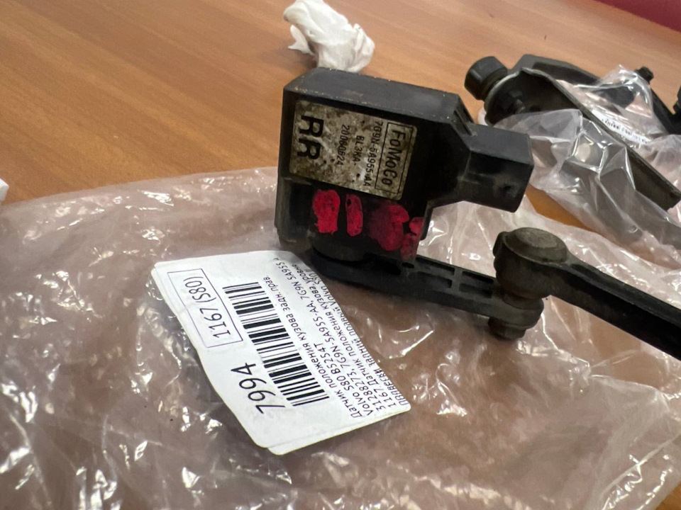 31288273 Датчик положения кузова левый Volvo | Запчасти на DRIVE2