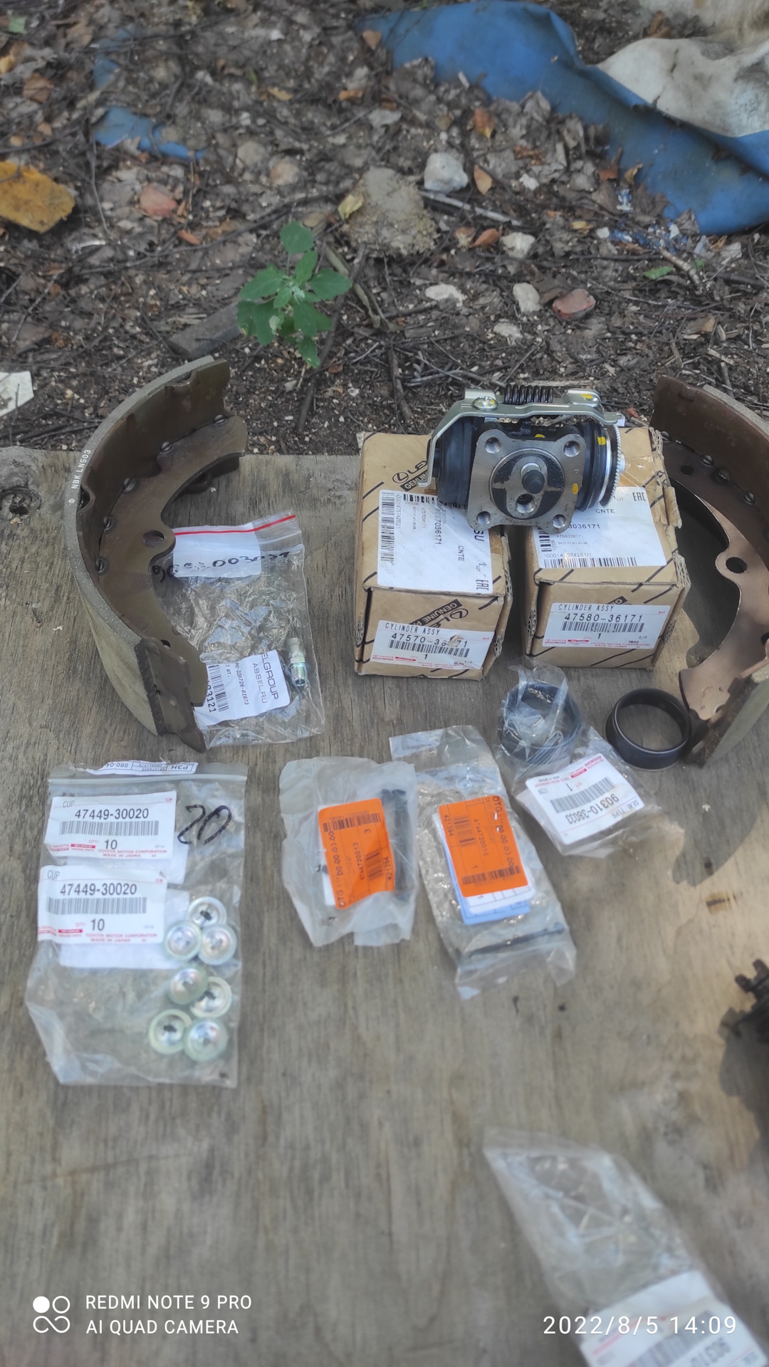 Замена тормозных колодок — Toyota Dyna, 4,1 л, 1995 года | своими ...