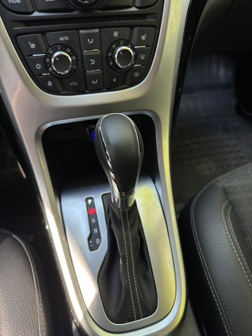 Оригинальная накладка на ручку АКПП — Opel Astra J GTC, 1,4 л, 2013 ...