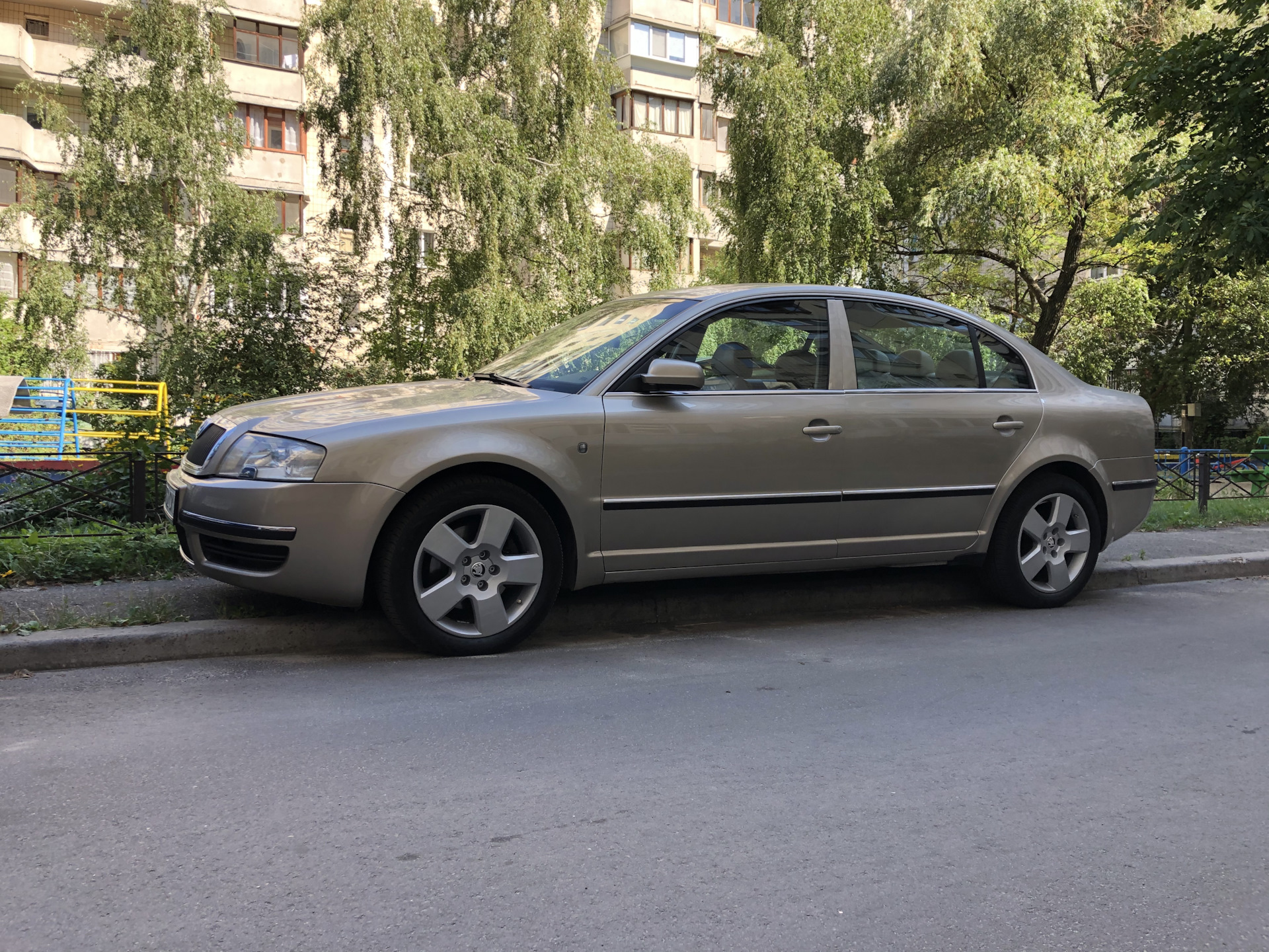 Диски R17 Ronal (оригинал) + Continental 225 50 — Skoda Superb Mk1, 2,5 ...