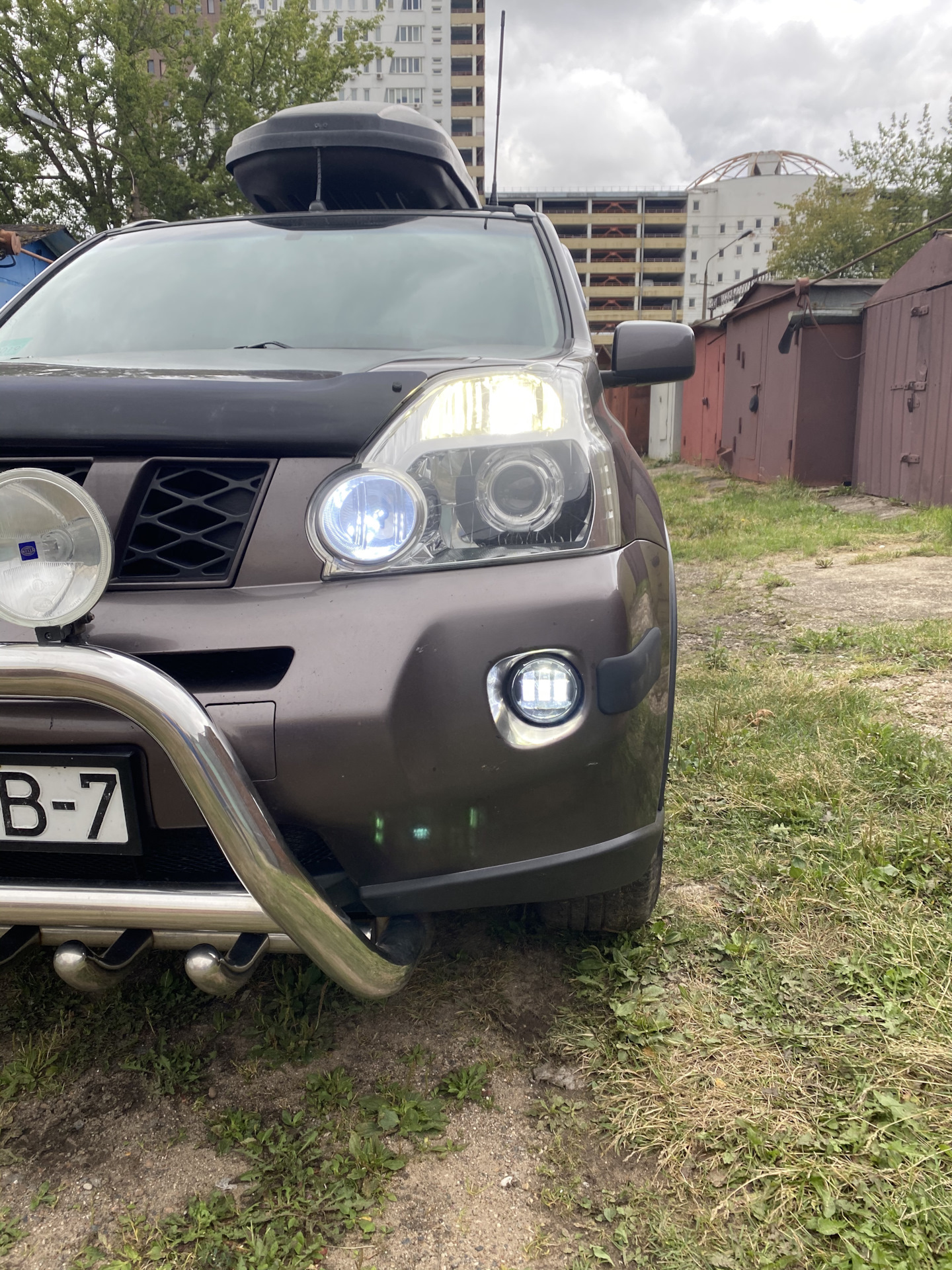 08.08.2021 Поставил светодиодные ПТФ — Nissan X-Trail II (t31), 2 л ...