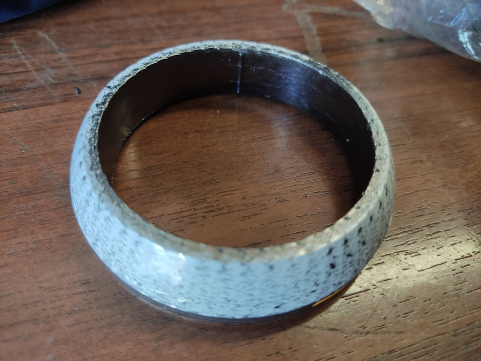 Замена уплотнительного кольца глушителя — Mitsubishi Pajero (4G), 3 л ...