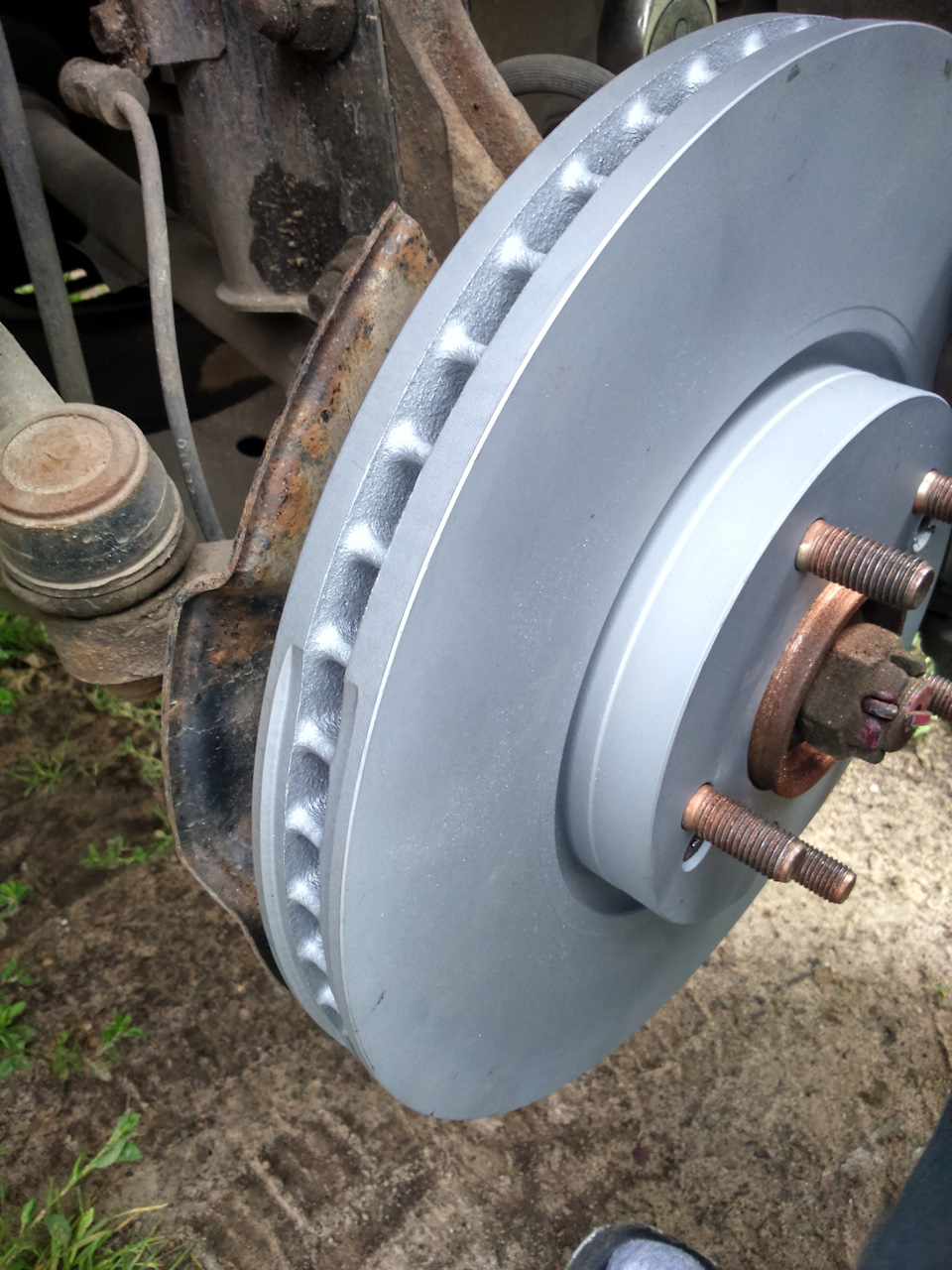 Замена передних тормозных дисков и колодок. — Hyundai Tucson (JM), 2 л ...