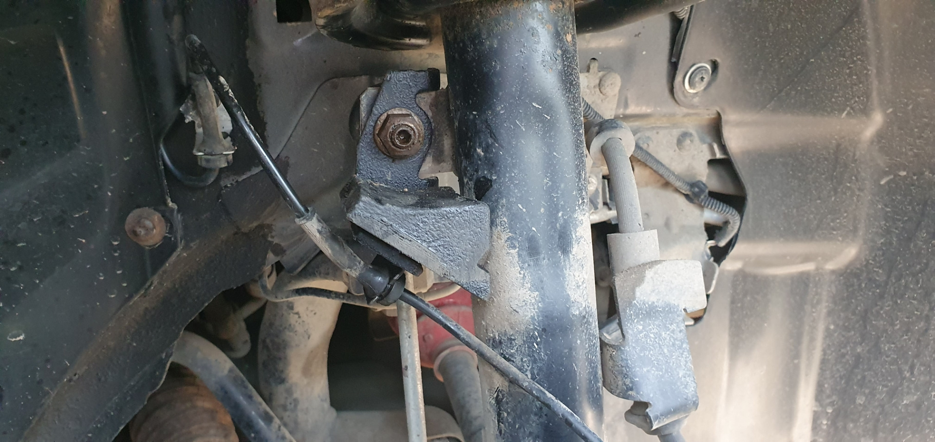 Установка Демпферов от мазды и вольва. — Ford Focus II Hatchback, 2 л ...