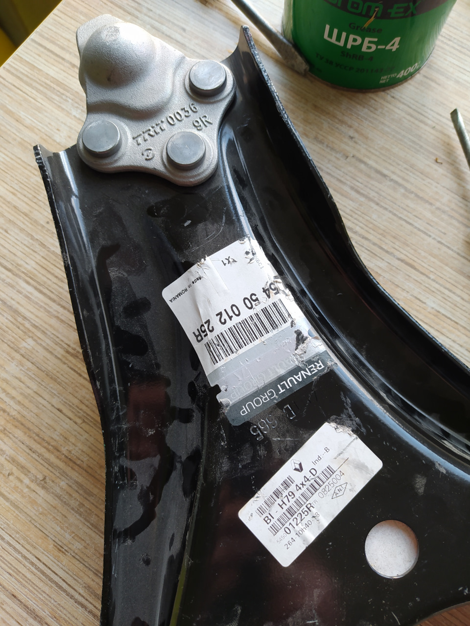 545001225R Рычаг нижний передений правый RENAULT | Запчасти на DRIVE2