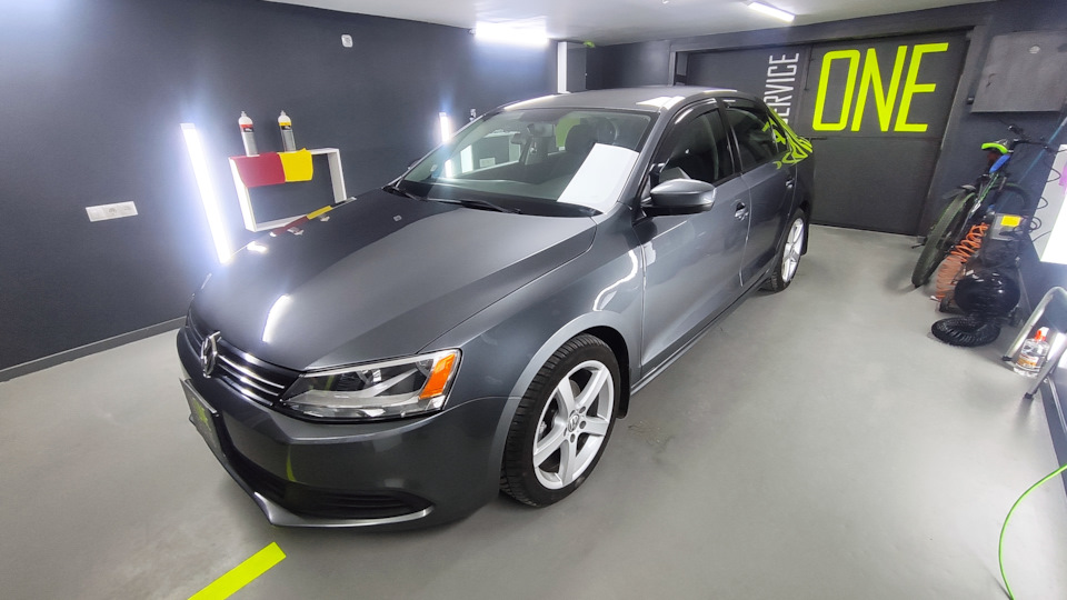 Упоры капота — Volkswagen Jetta VI, 2 л, 2011 года | аксессуары | DRIVE2