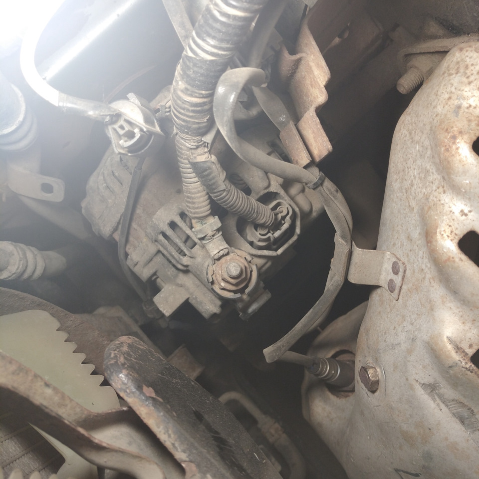 Колпачок клеммы генератора — Mitsubishi Outlander (1G), 2,4 л, 2004 ...