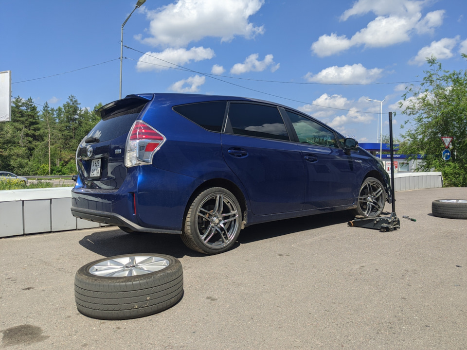 225 40 18 Prius alpha — Toyota Prius Alpha, 1,8 л, 2017 года | колёсные ...