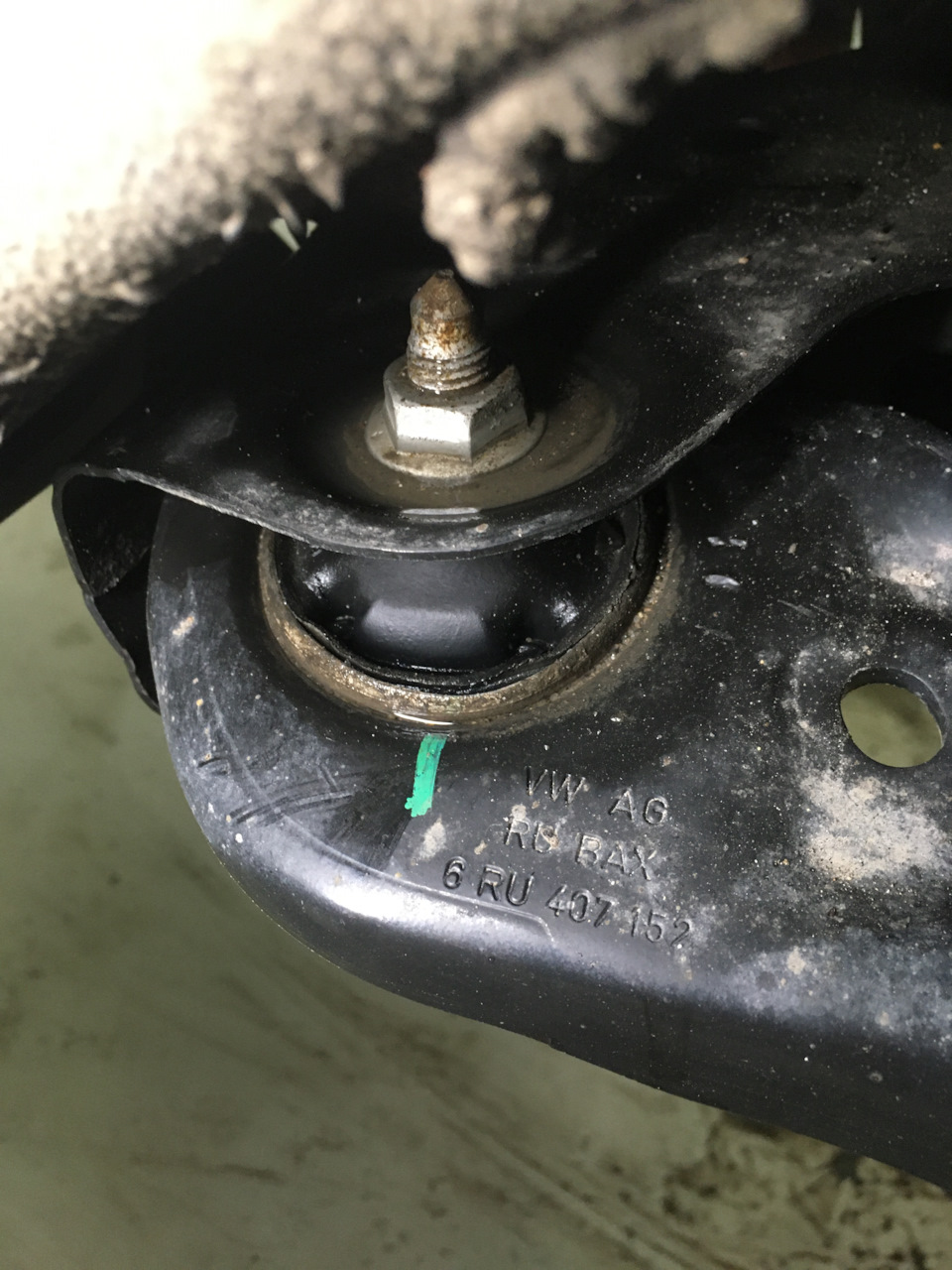 6RU407152 Рычаг подвески правый VAG | Запчасти на DRIVE2