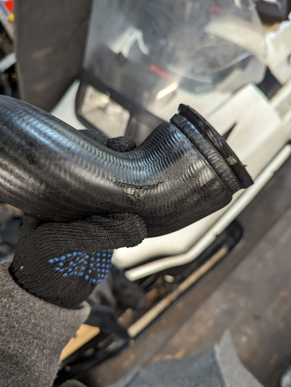 #9 Патрубки — Volvo XC60 (1G), 2,4 л, 2013 года | визит на сервис | DRIVE2