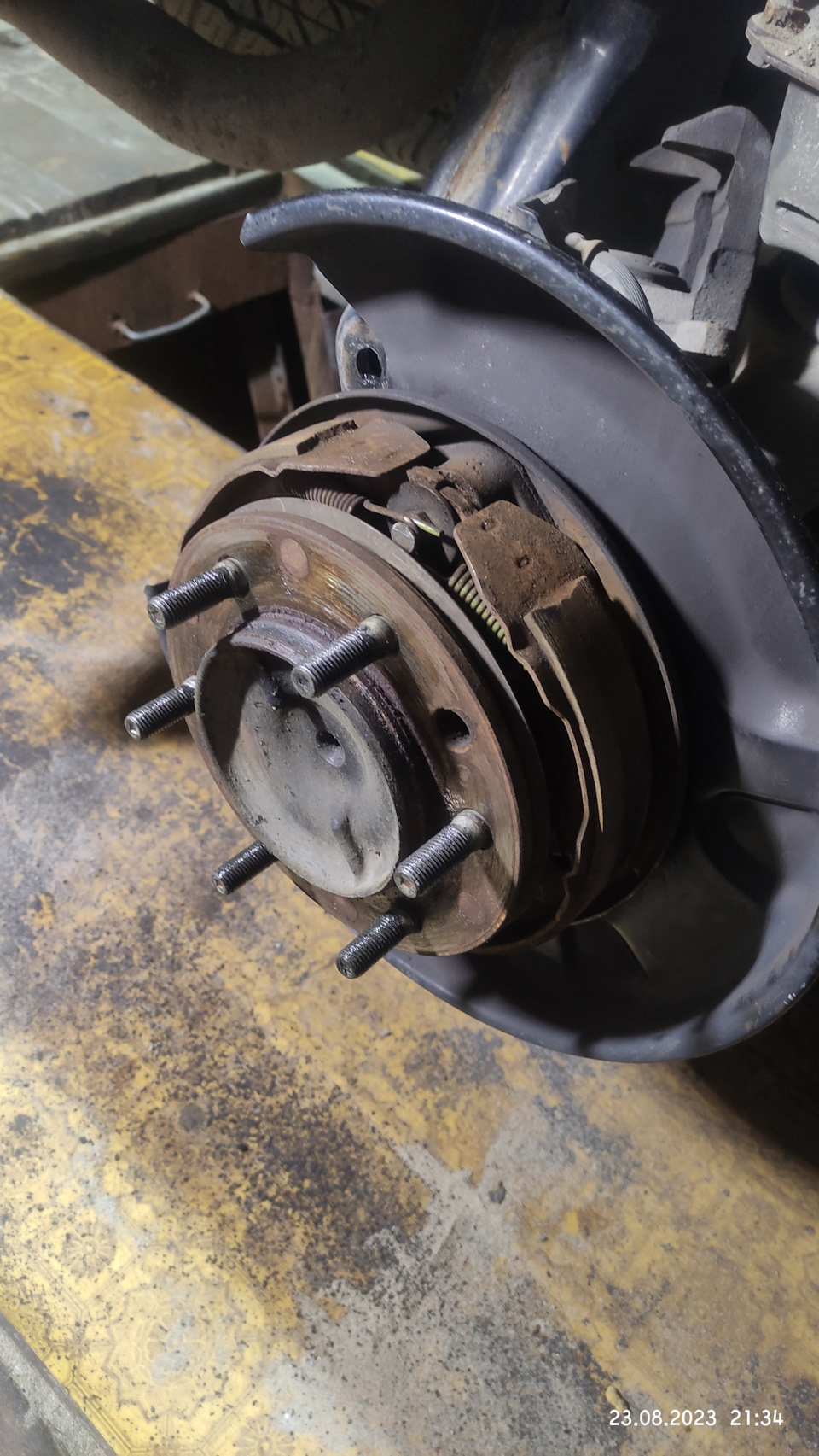 Тормозная система, зад (тормозные диски, колодки, ревизия суппортов ...