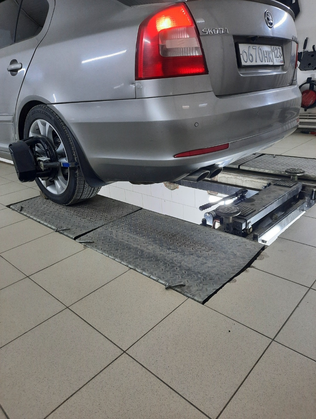 Skoda Octavia A5 Fl СходРазвал — Skoda Octavia A5 Mk2 1 6 л 2011 года