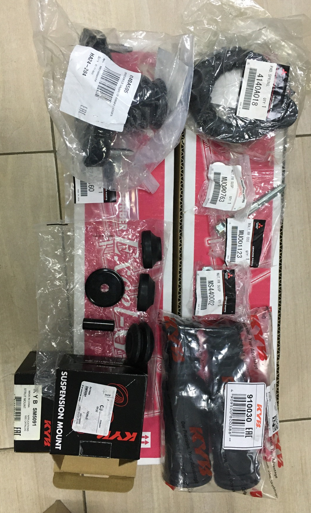 Задние амортизаторы — Mitsubishi Lancer X, 1,8 л, 2010 года | запчасти ...