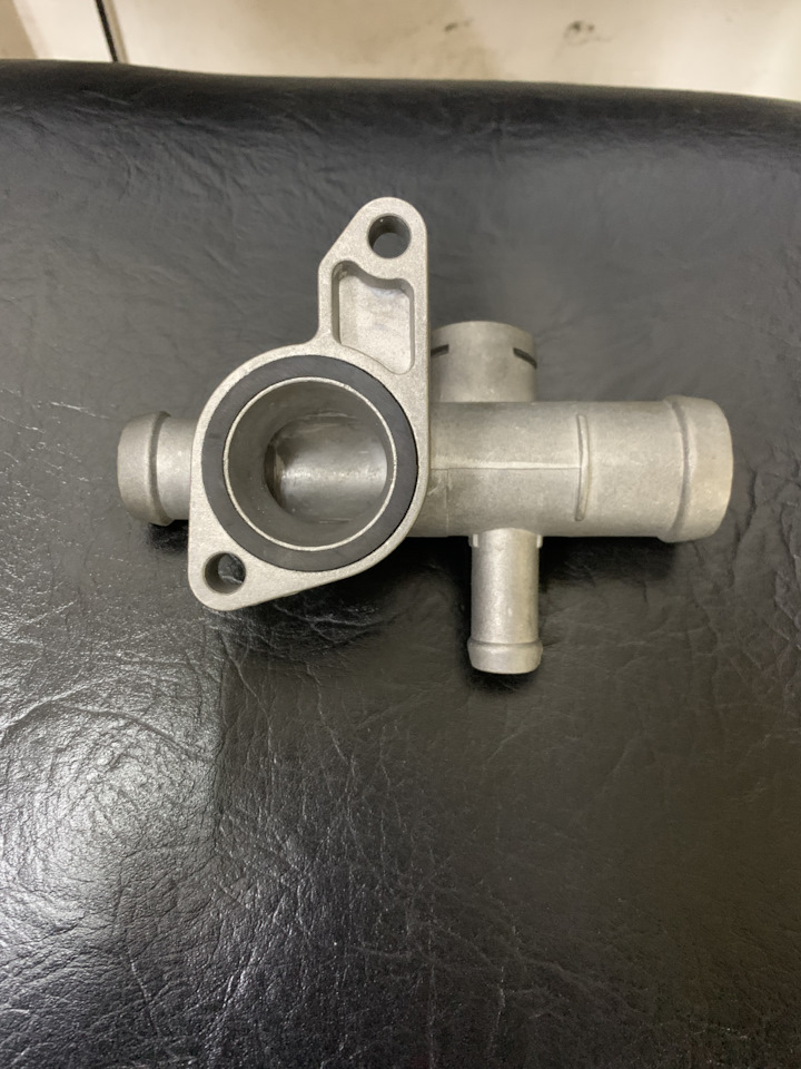 06A121133C Фланец охлаждающей жидкости VAG | Запчасти на DRIVE2