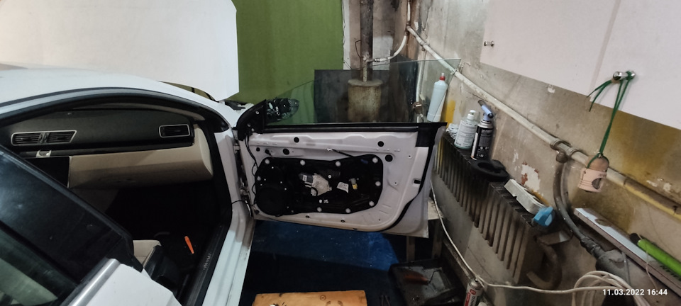 Установка моторчика правого зеркала с памятью — Volkswagen Passat CC, 1 ...