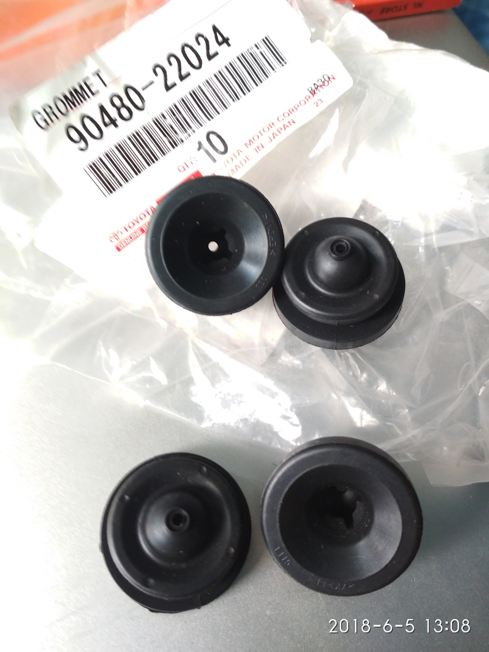 9048022024 Пистон крепежный TOYOTA LEXUS | Запчасти на DRIVE2