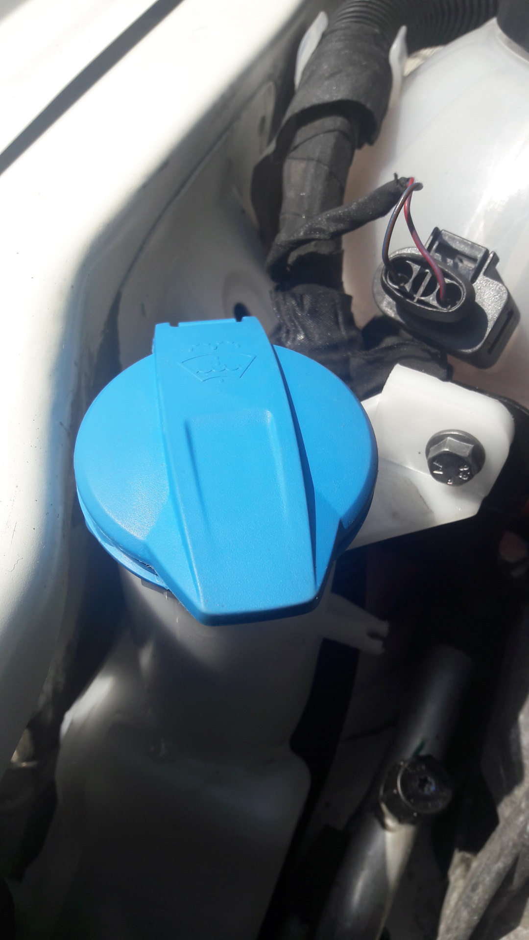 51.📌Замена бачков омывающий жидкости. Новая крышечка на бачок омывателя ...