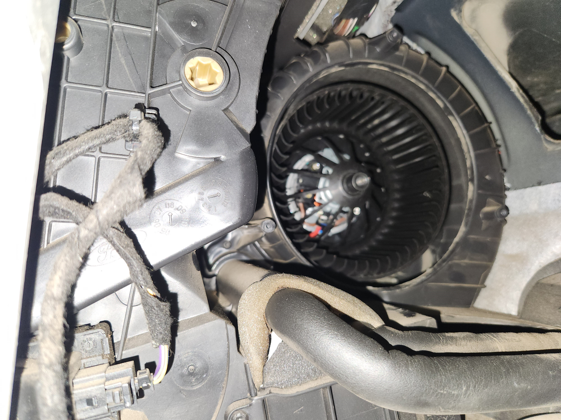 Форд Мондео 4 Замена моторчика печки — Ford Mondeo IV, 2,3 л, 2008 года ...