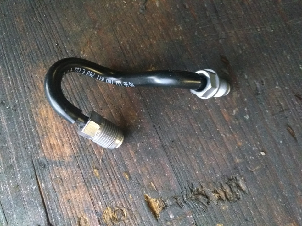 Профилактика задних суппортов и замена тормозной трубки — Skoda Superb ...