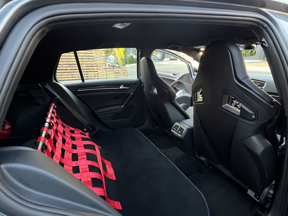 Полуковши Recaro + Спойлер Aspec — Volkswagen Golf R Mk7, 2 л, 2018 ...