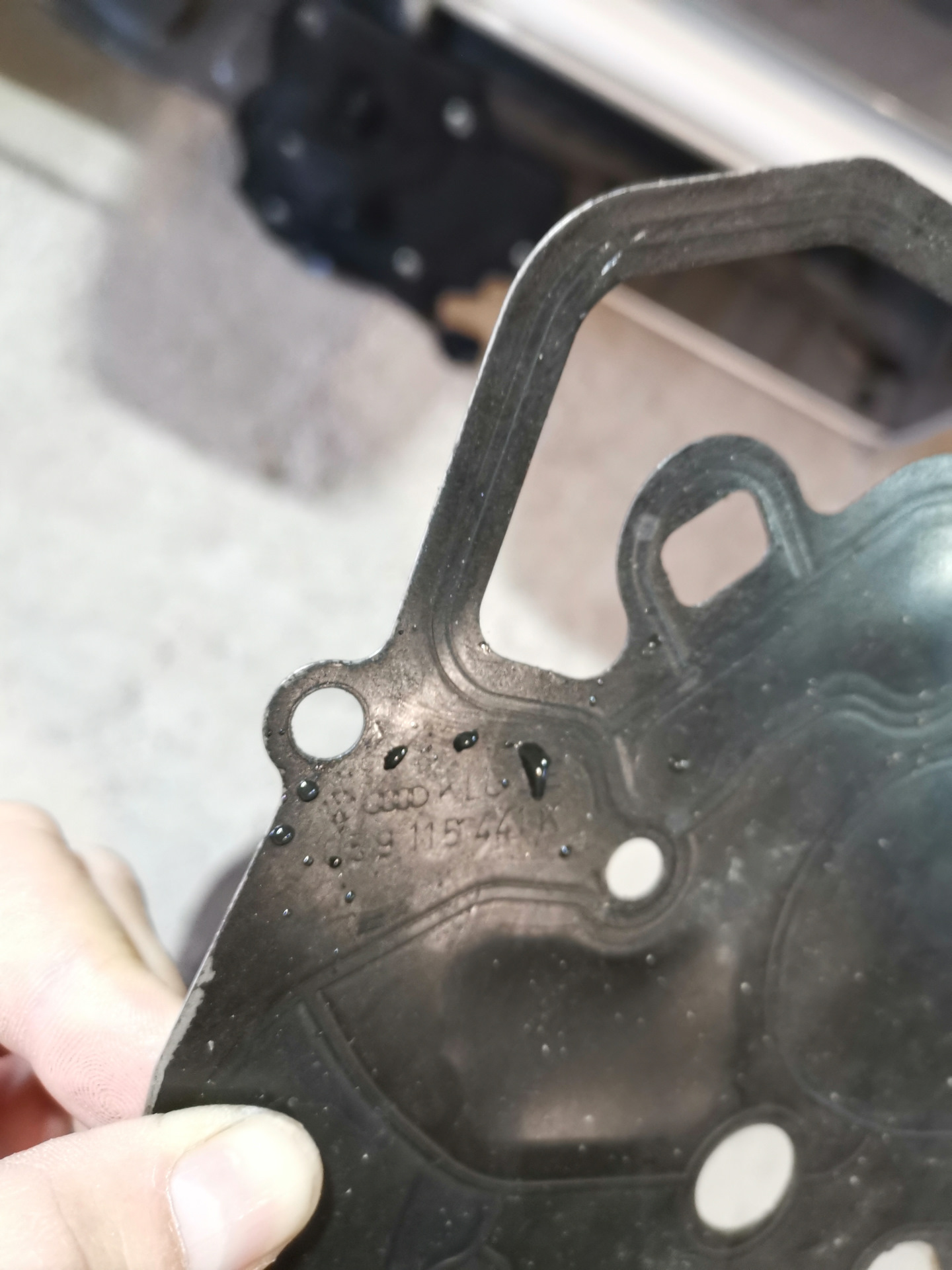 Очередная течь масла — Audi Q7 (1G), 3 л, 2007 года | визит на сервис ...