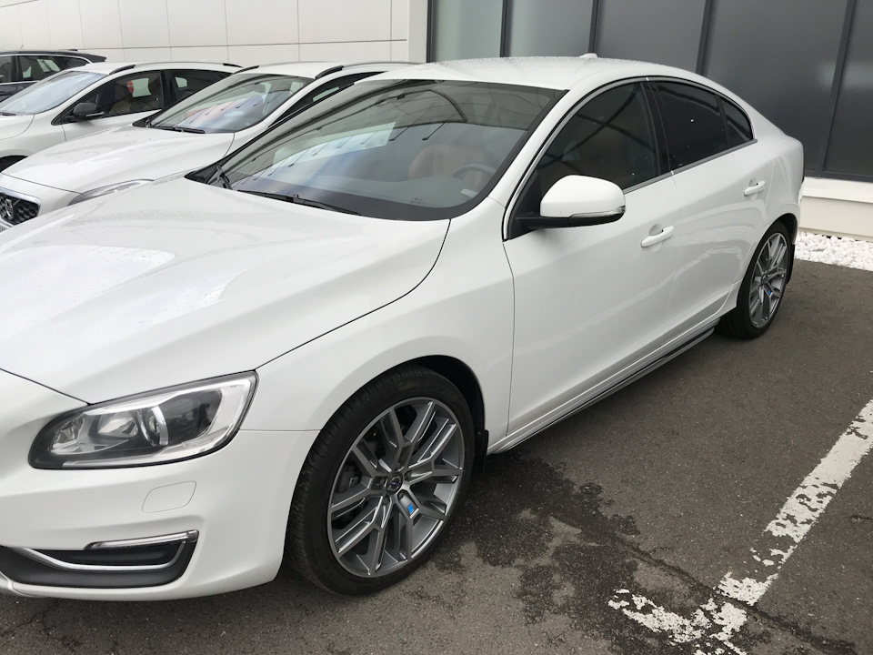 Бордюры наше все… — Volvo S60 (2G), 2,5 л, 2014 года | колёсные диски ...