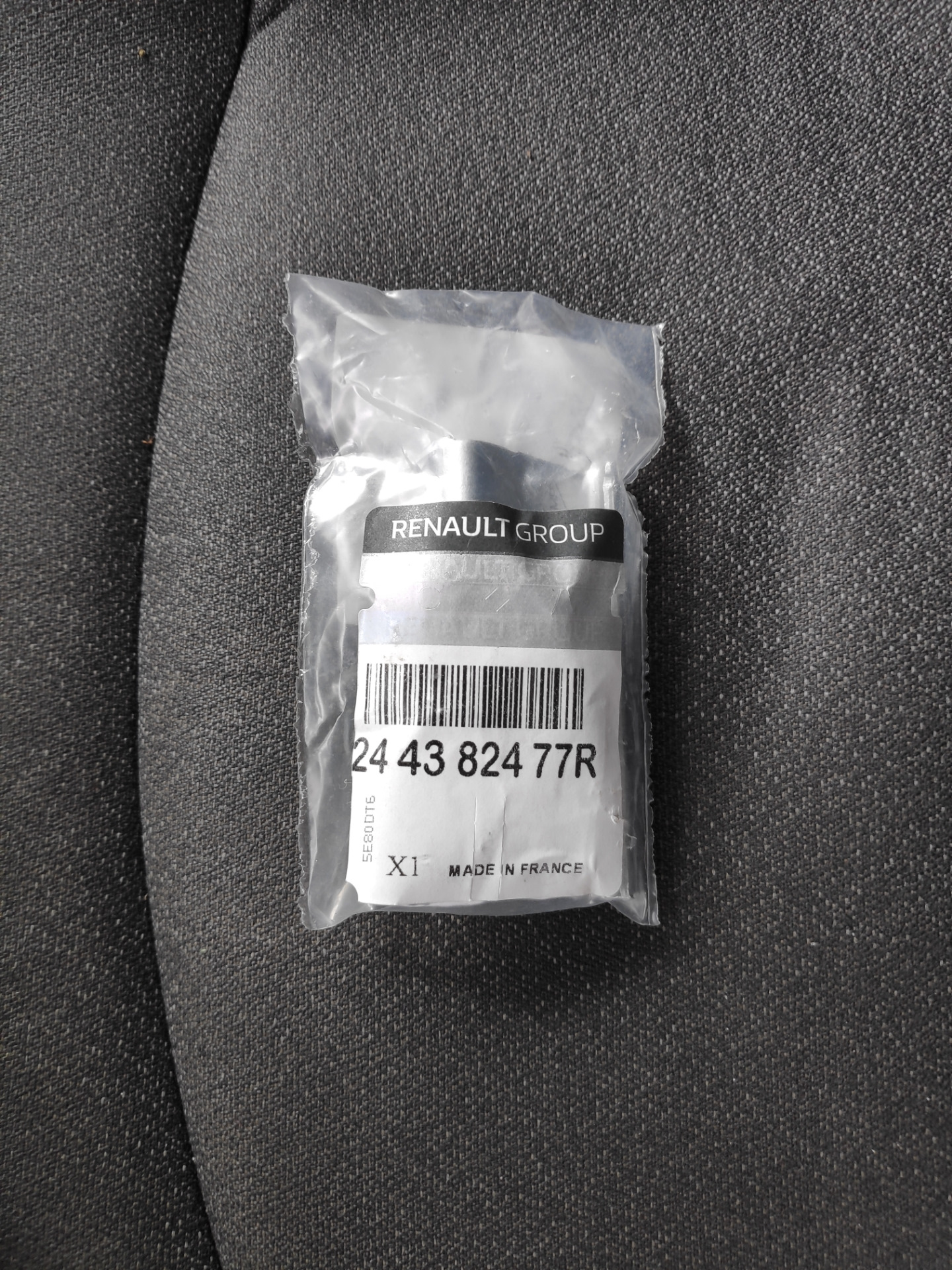 Заводское крепление аккумулятора — Renault Symbol, 1,4 л, 2004 года ...