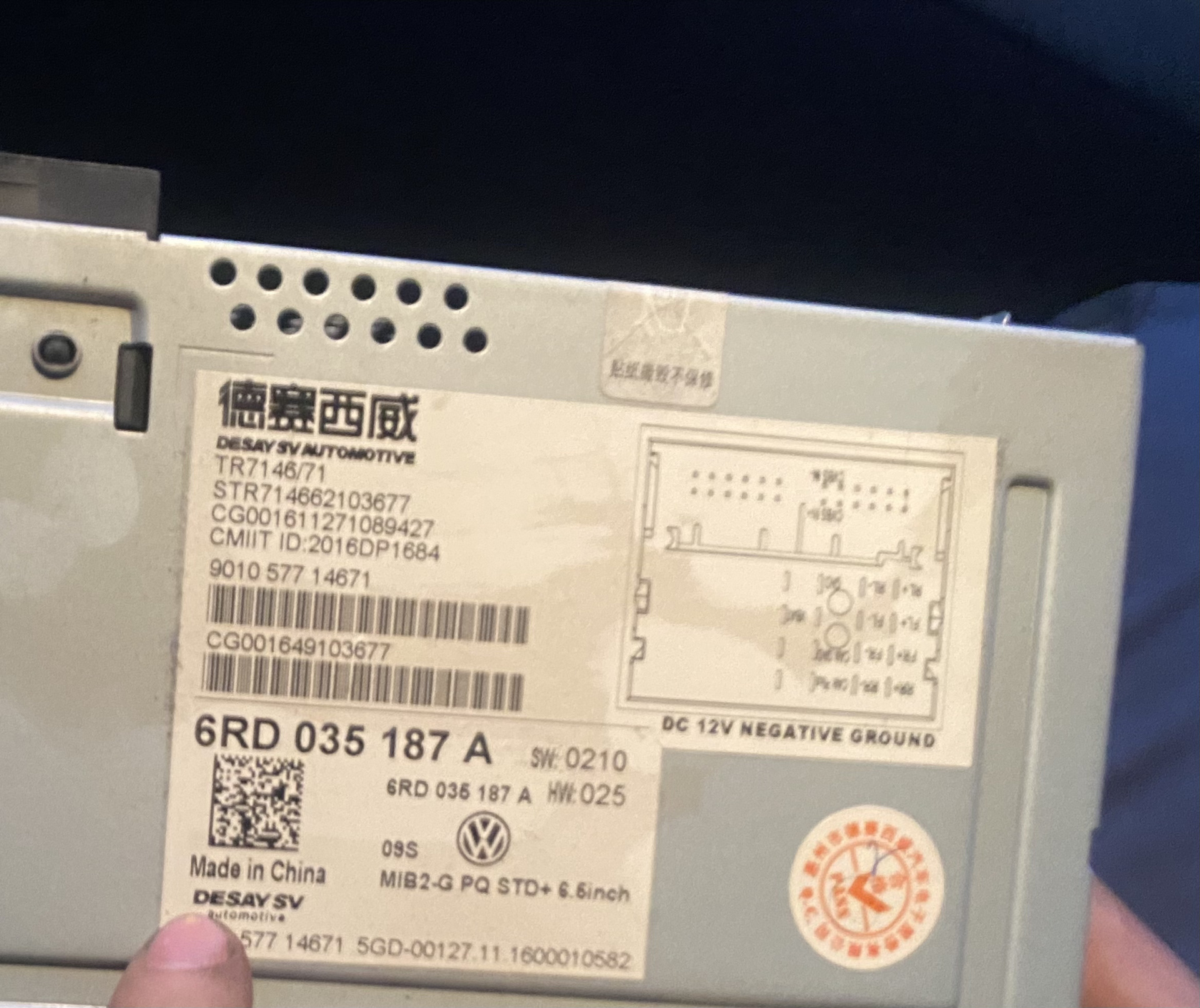 Магнитола даёт утечку — Volkswagen Jetta VI, 1,6 л, 2012 года ...