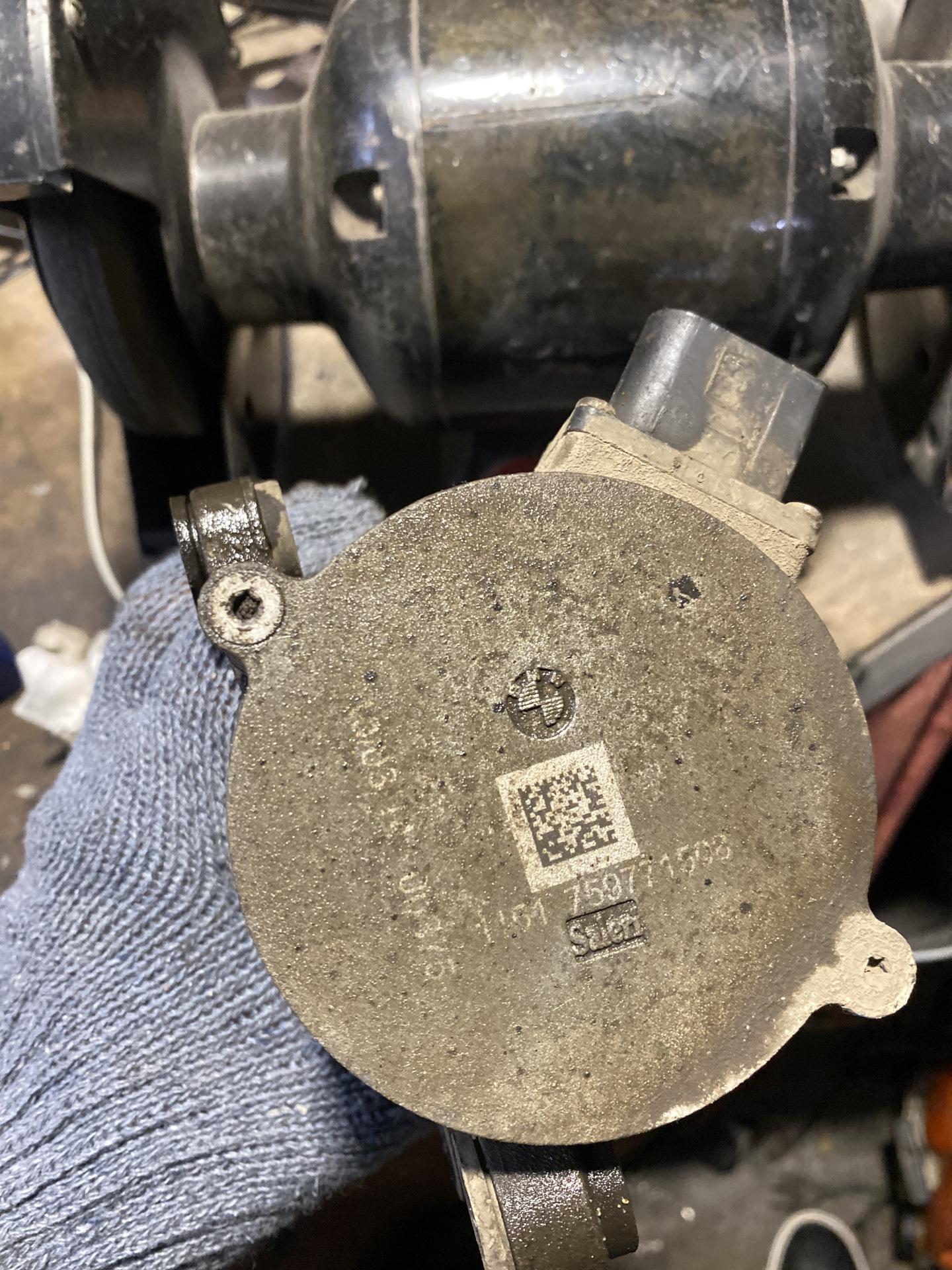 Замена помпы и термостата. Замена колодок. Окрас суппортов. — BMW 3 ...