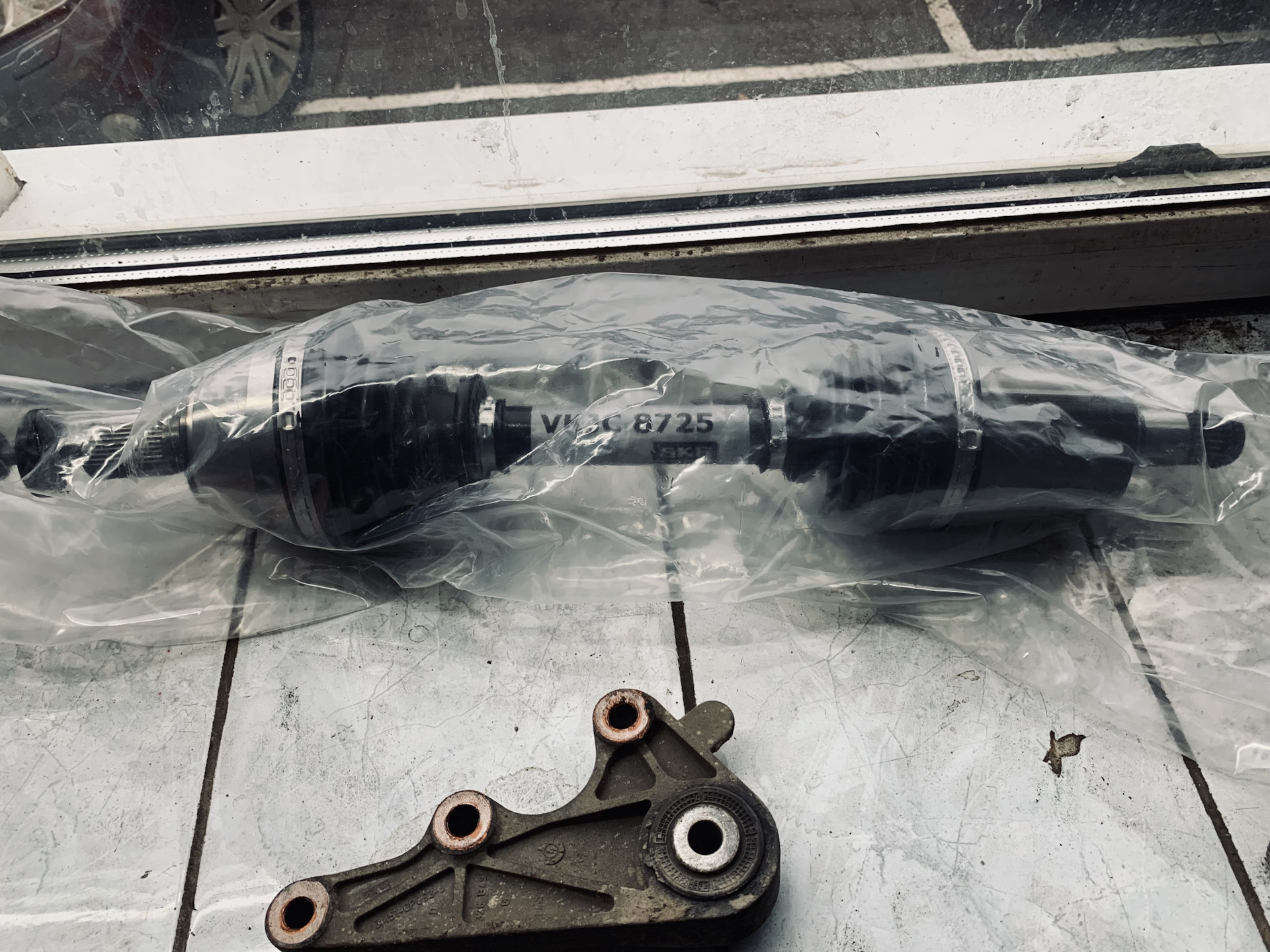 Левый привод, подушка и мелочёвка ) — Volvo S40 (2G), 2,4 л, 2005 года ...