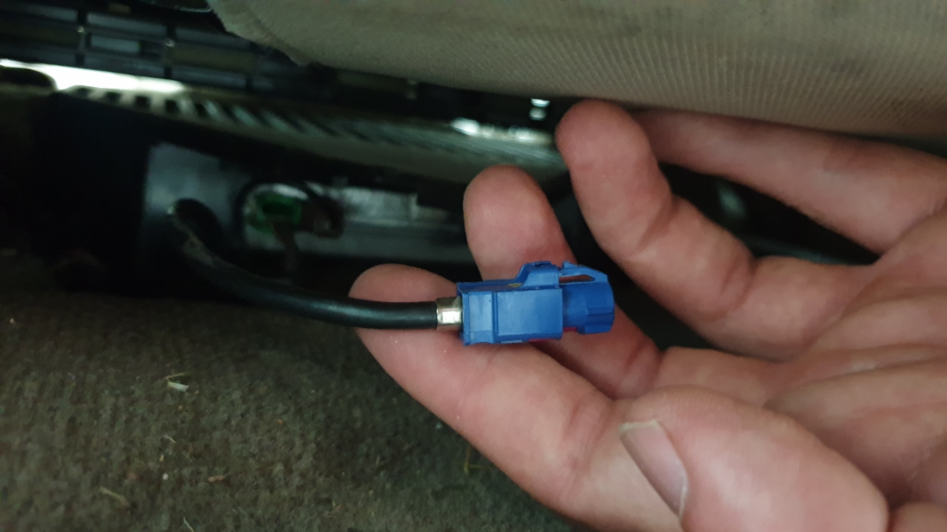 Камера заднего вида дрожит, исправление — Volvo V60 (1G), 2 л, 2013 ...