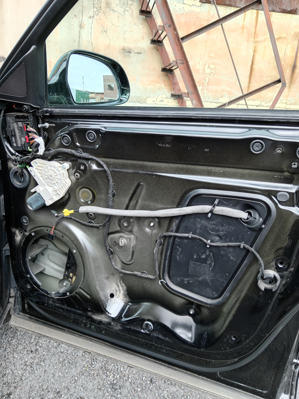 Замена ограничителя передней двери от Тигуана — Audi Q3 (1G), 2 л, 2015 ...