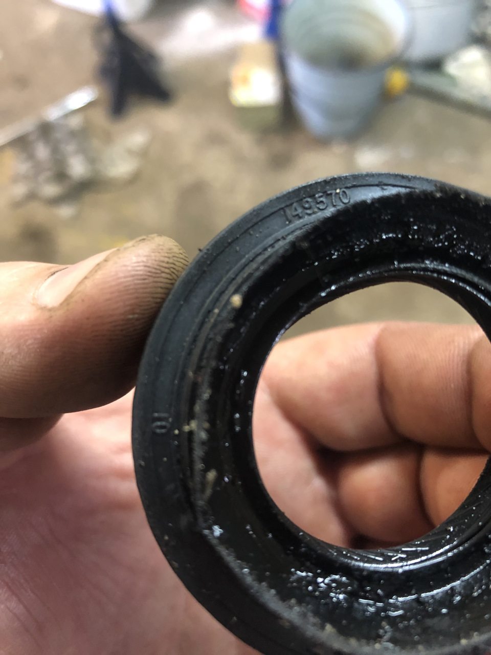 Первый ремонт. Замена передних амортизаторов, переднего правого ...