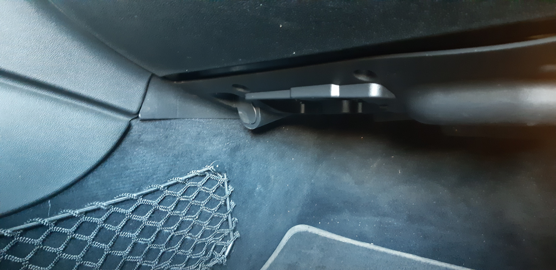 Доп розетка под бардачек — Mercedes-Benz GL-Class (X164), 3 л, 2007 ...