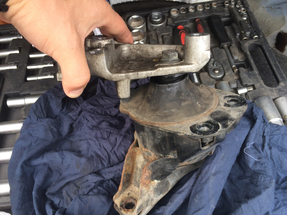 Подушка двигателя — Honda Civic 4D (8G), 1,8 л, 2007 года | своими ...