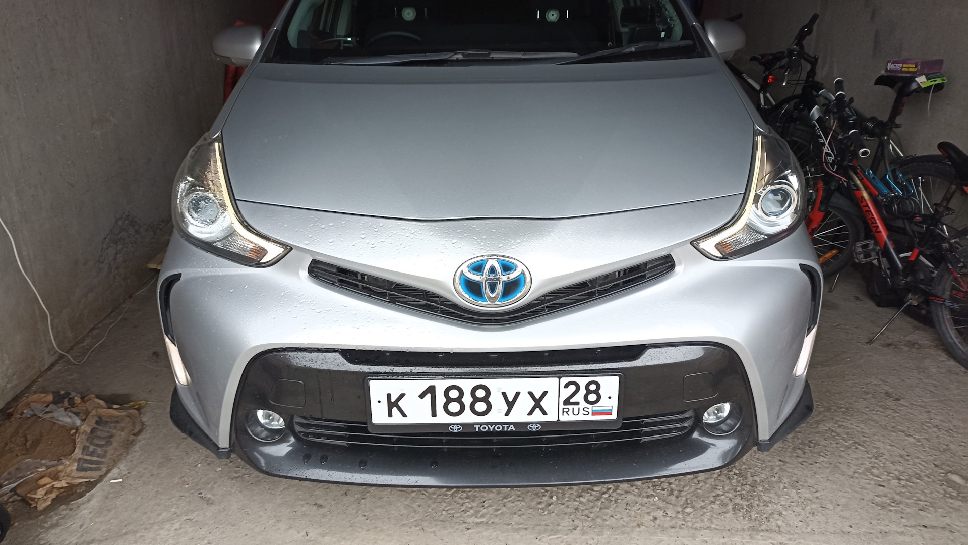 Toyota Prius Alpha 1.8 гибридный 2015 | на DRIVE2