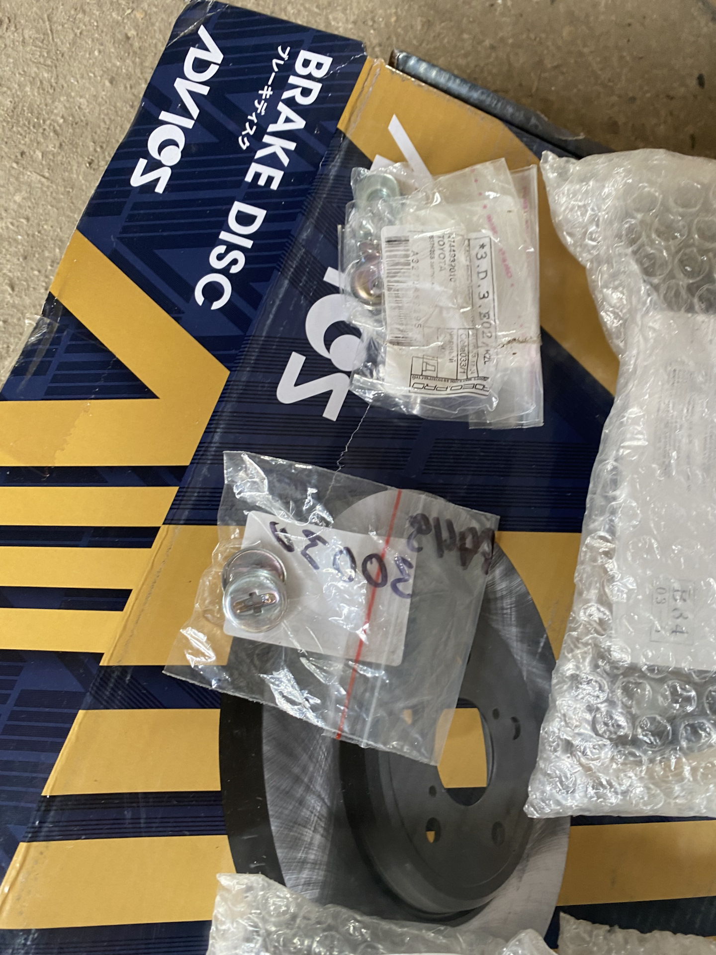 Обслуживание задних тормозов — Toyota Camry (XV50), 2,5 л, 2013 года ...