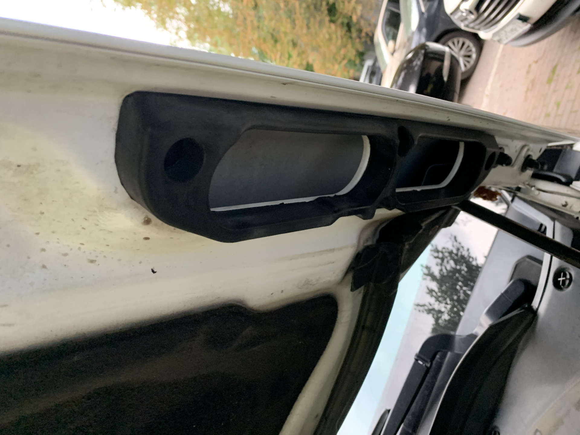 Развалились изоляторы капота Range Rover — Land Rover Range Rover (4G ...