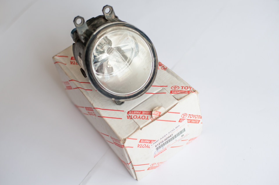 Противотуманная фара 81210-0D040, Toyota RAV4. Б/у | 60 € в городе Рига ...