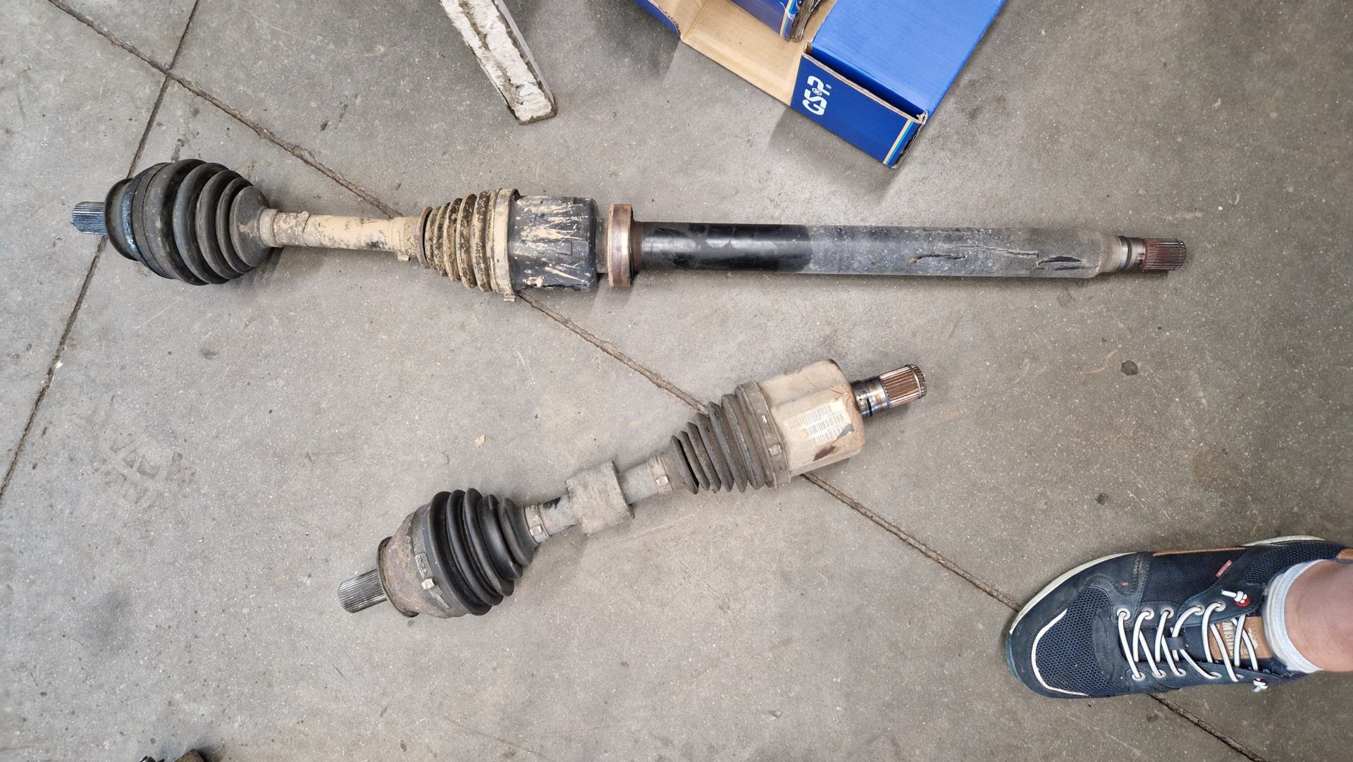 Замена передних приводов — Volvo V60 (1G), 2 л, 2013 года | визит на ...