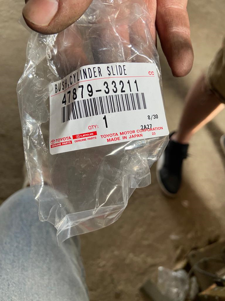 Обслуживание задних тормозов — Toyota Camry (XV50), 2,5 л, 2013 года ...