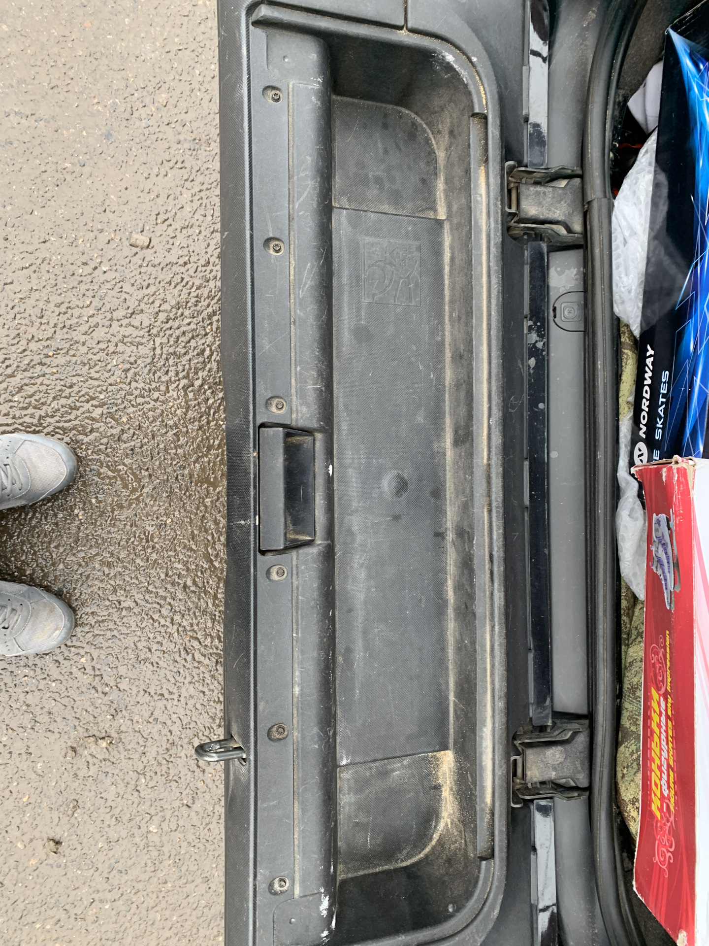 Ищу крышку внутреннего отсека нижней двери багажника — Citroen C2, 1,6 ...