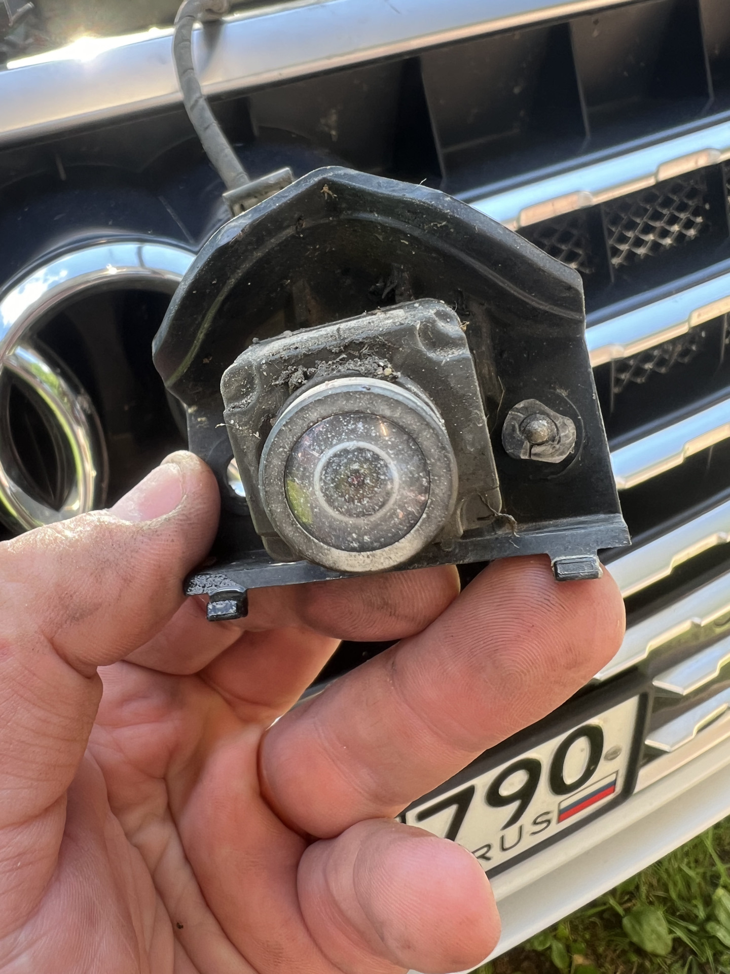 Замена передней камеры 360 и кронштейна для неё. — Audi Q7 (2G), 3 л ...