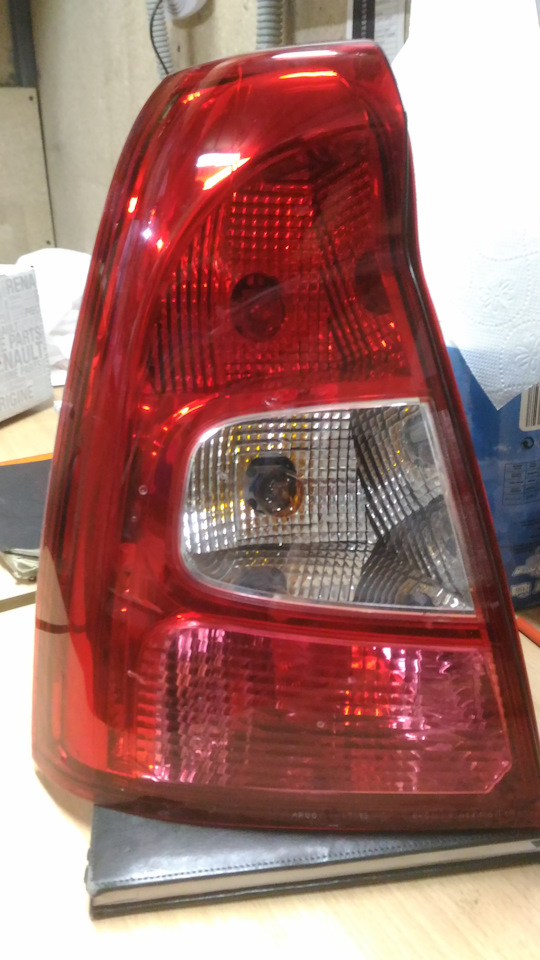 8200744760 Фонарь лев. (плас) RENAULT | Запчасти на DRIVE2