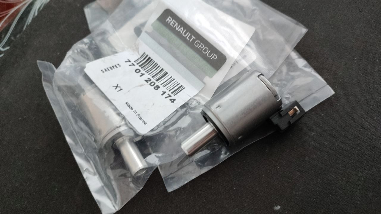 Клапан коробки DP0 AL4 7701208174 — Renault Scenic II, 2 л, 2004 года ...