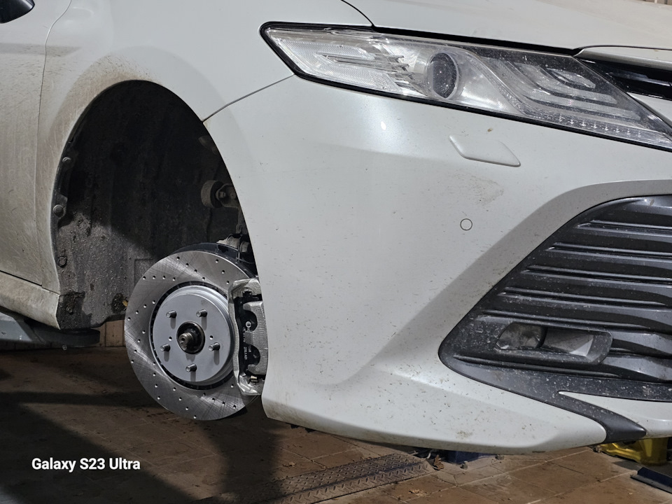 Увеличенный комплект Тормозов Camry 70 на Toyota Camry (XV70). | 25 000 ...