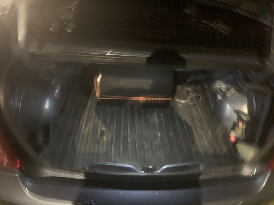 Концевик и свет багажника — Renault Logan (1G), 1,4 л, 2012 года ...