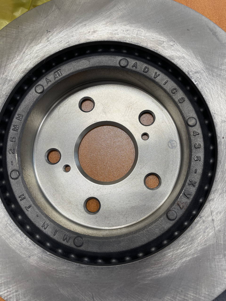 Замена передних тормозных дисков, передних и задних тормозных колодок ...