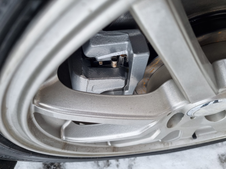 установка перед тормозов от Harrier GSU30 в Esquire ZRR80 — Toyota ...